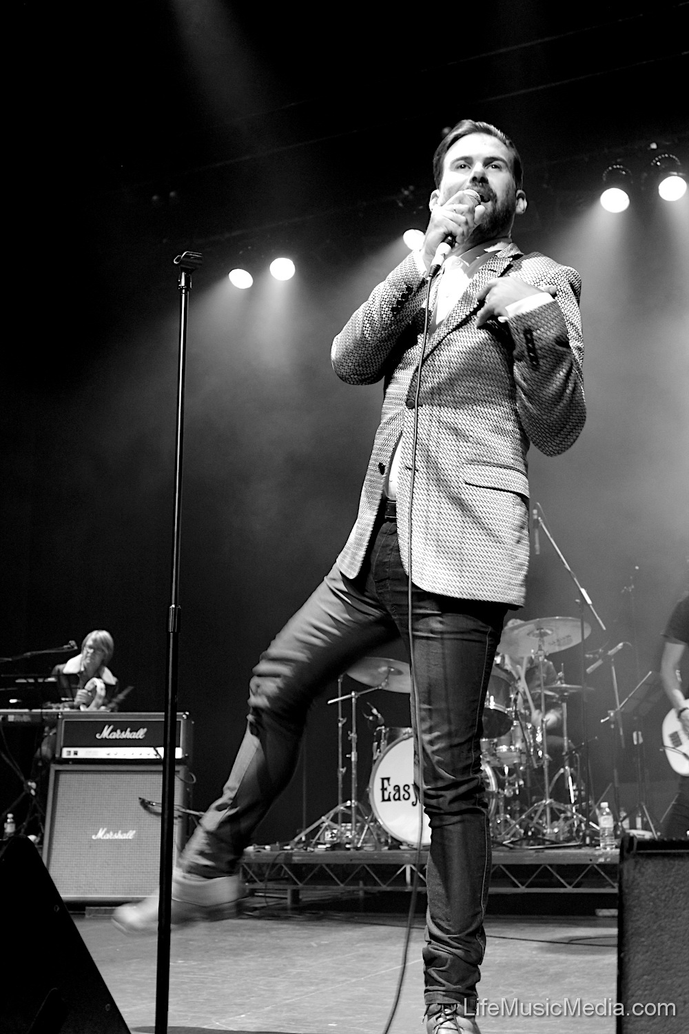 Live Review + Photo Gallery : Easy Fever – Enmore Theatre, Sydney – 15 ...